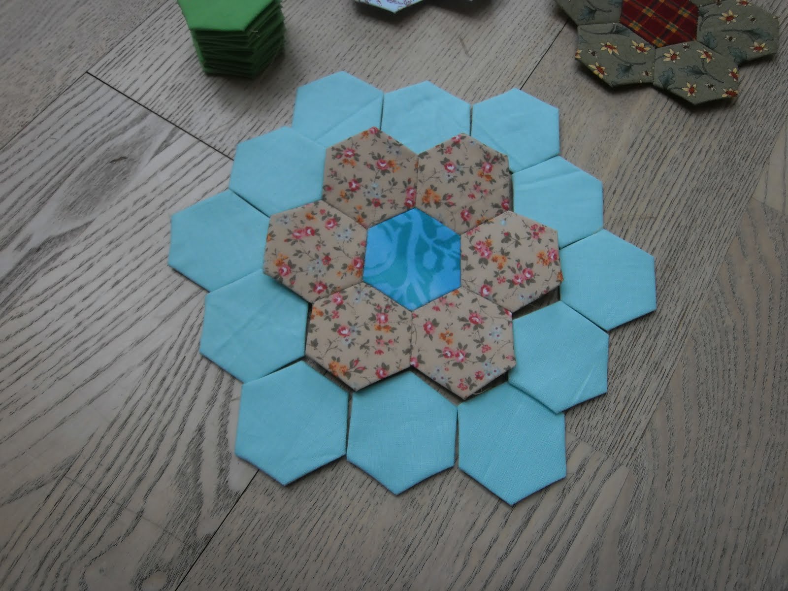 Patchwork-blomsten: 100 patchwork-blomster ....