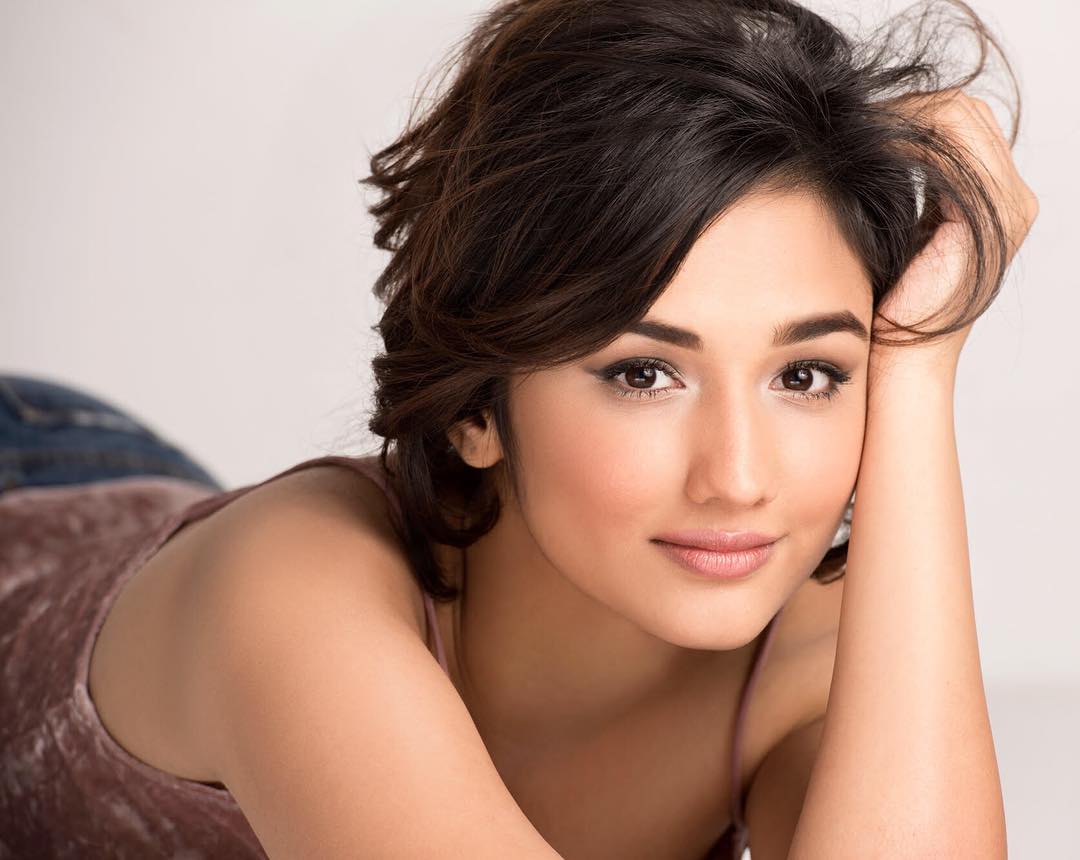 Akanksha Sharma Bio, Wiki, Age, DOB, Height, Weight, Family, Net Worth ...