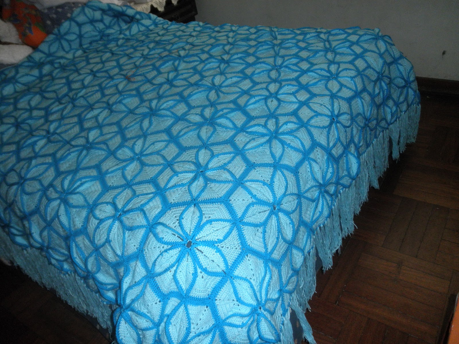 Entre Lanas e Hilados: Colcha a crochet con pastillas