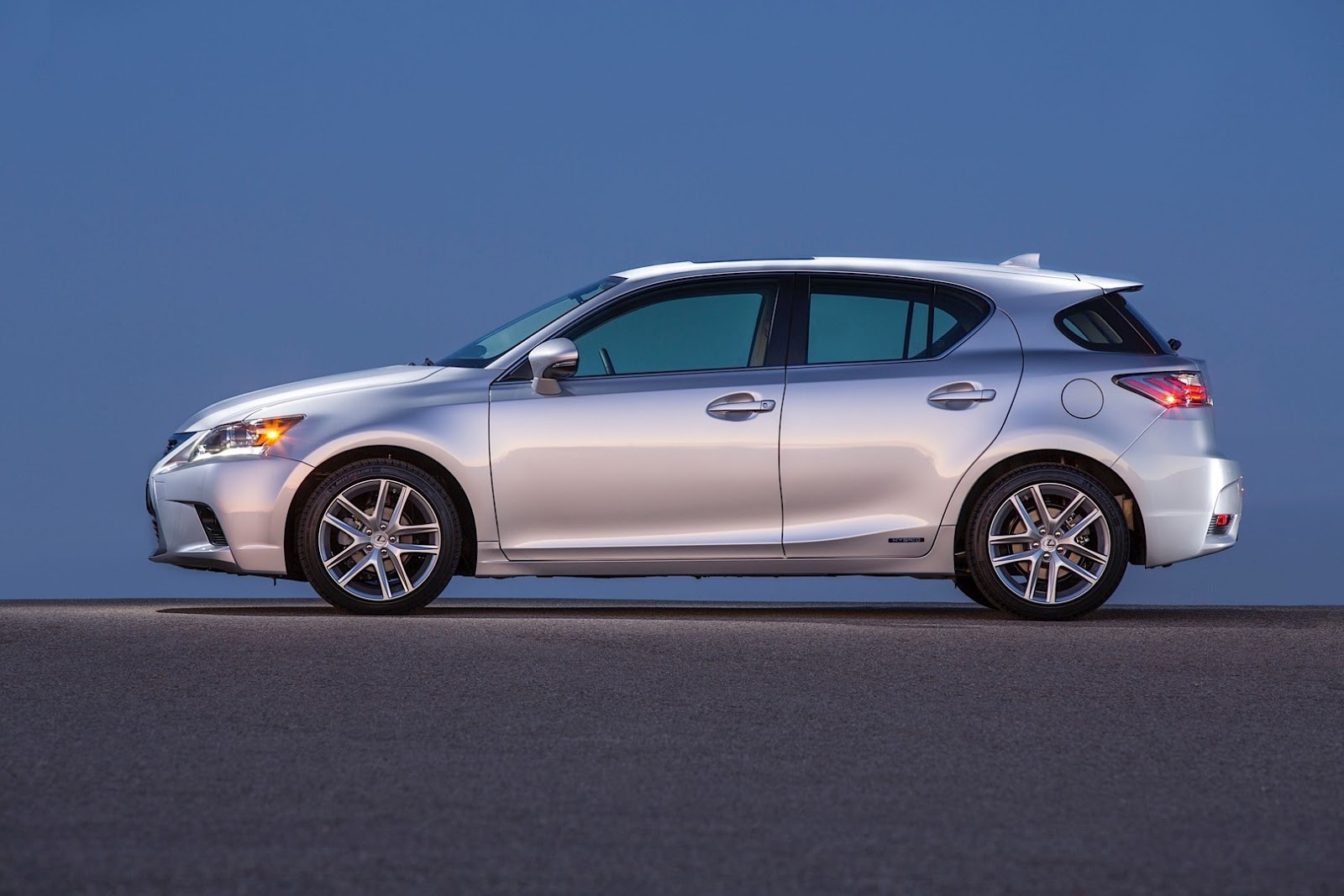 SouLSteer.com: 2016 Lexus CT 200h hatchback produces 17 kmpl fuel economy