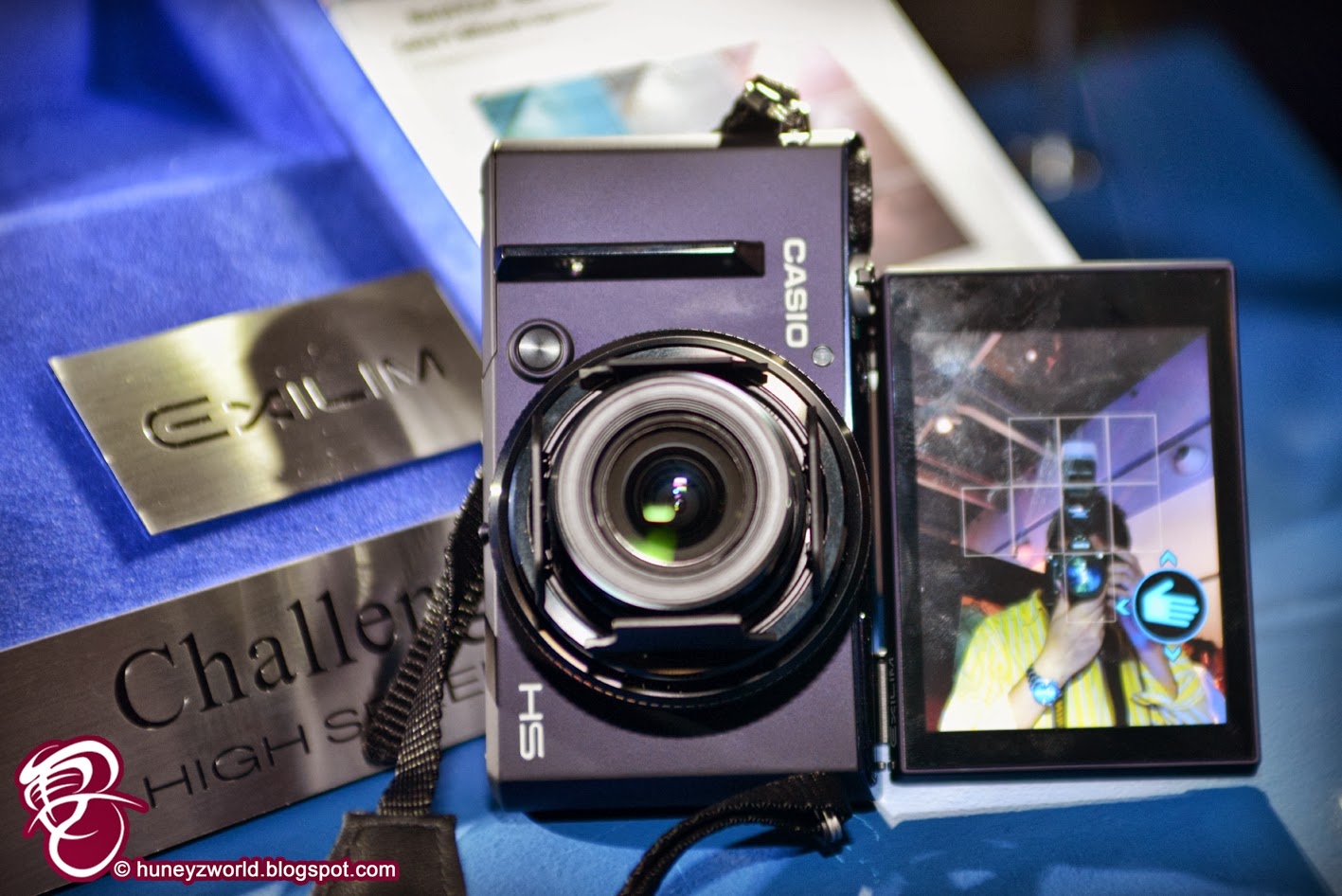 Casio EXILIM EX-10 Compact Digital Camera Features Intelligent ...