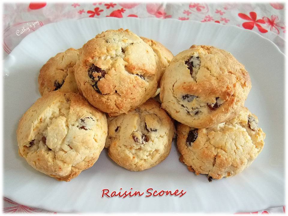 cathy's joy: Raisin Scones