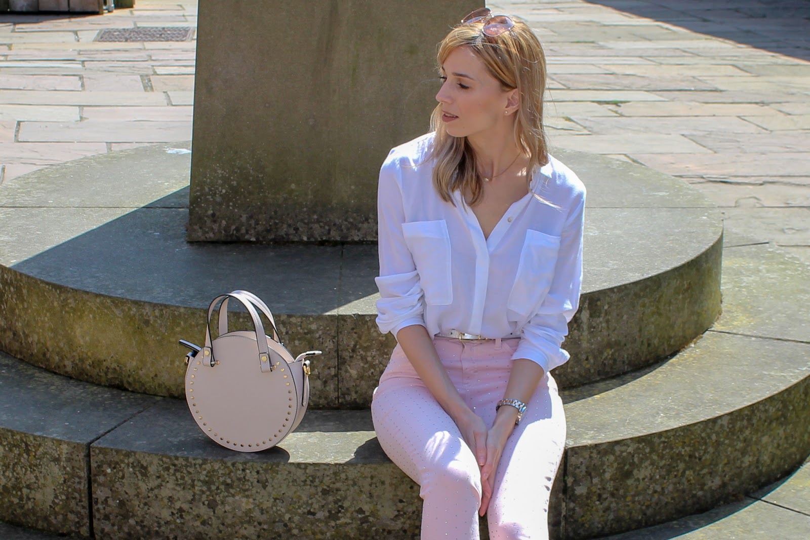 How To Wear Coloured Jeans | Kate Louise Blogs