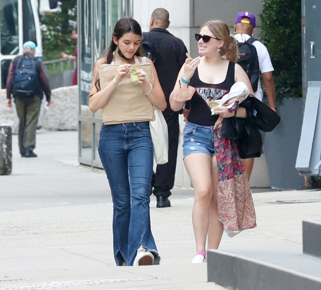 All about Suri Cruise : 2021.07.16 - Suri with friend were spotted out ...