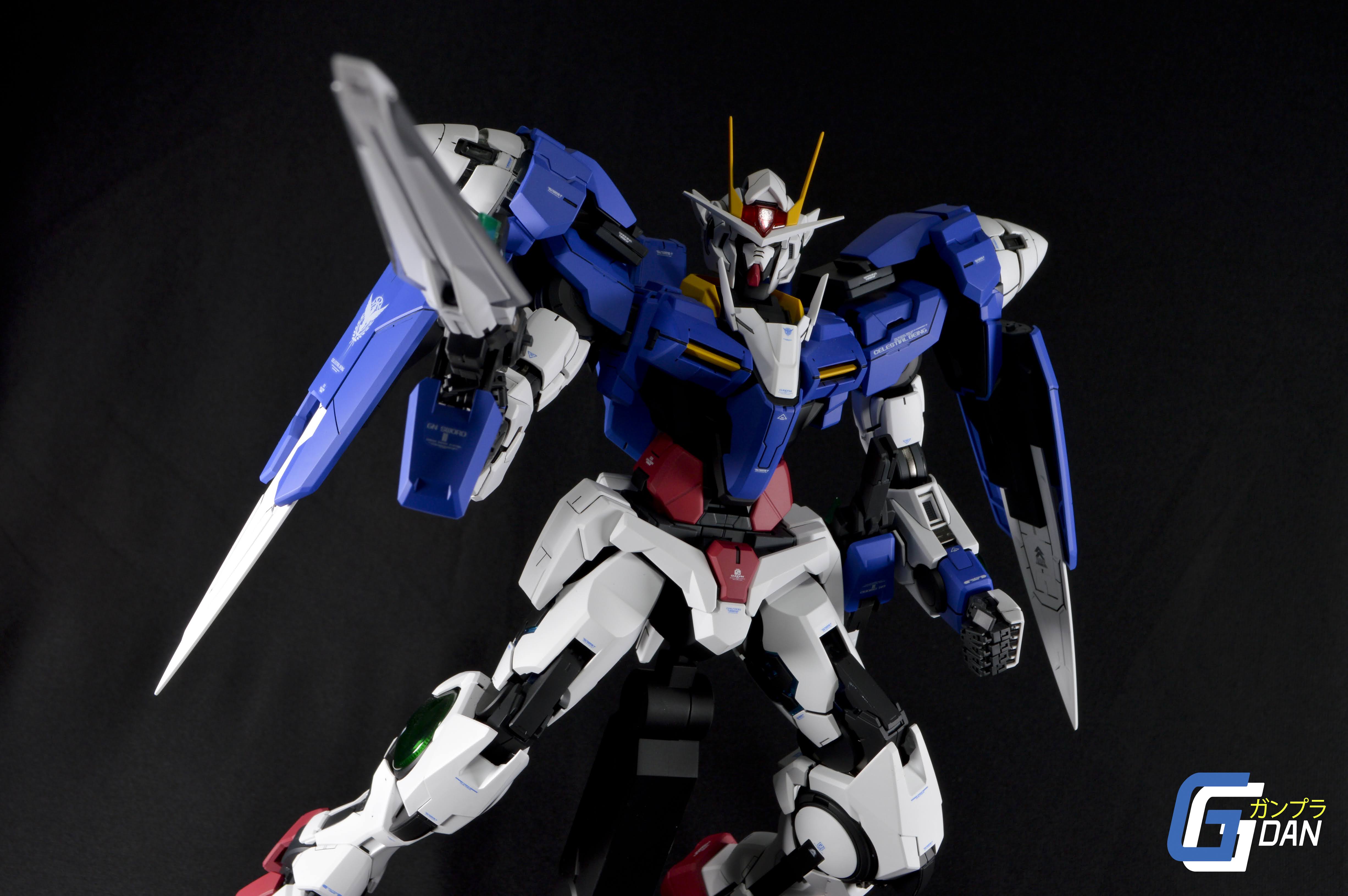 Perfect Grade Gundam 00 Raiser