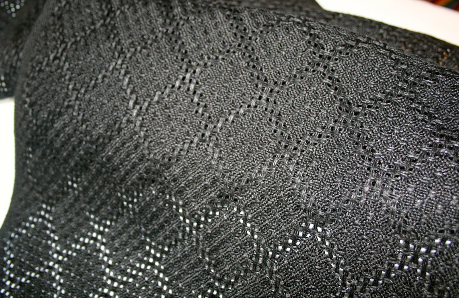 Thrums: Weaving in the Dark