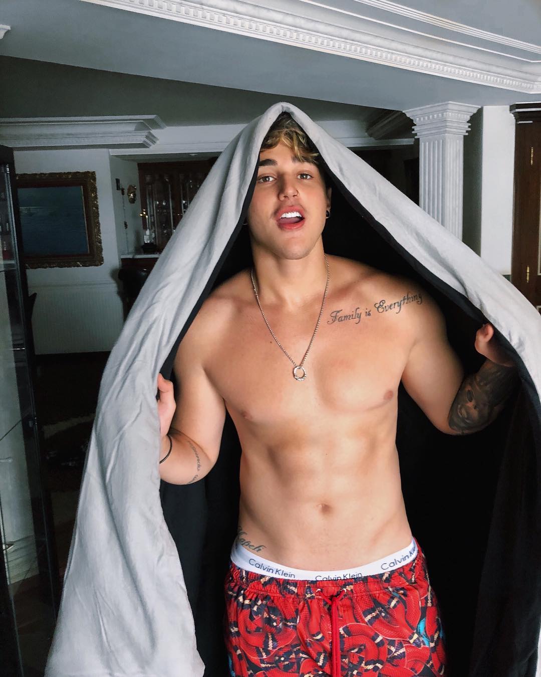 Alex Mapeli, Influencer Brasileño