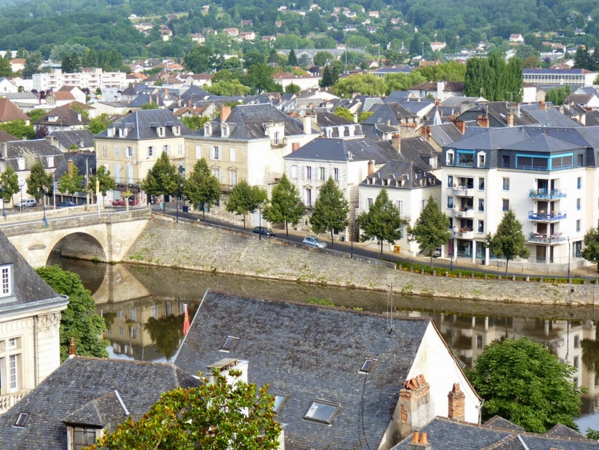 EN PROVENCE ET AILLEURS: TERRASSON LAVILLEDIEU (24) 1ère partie