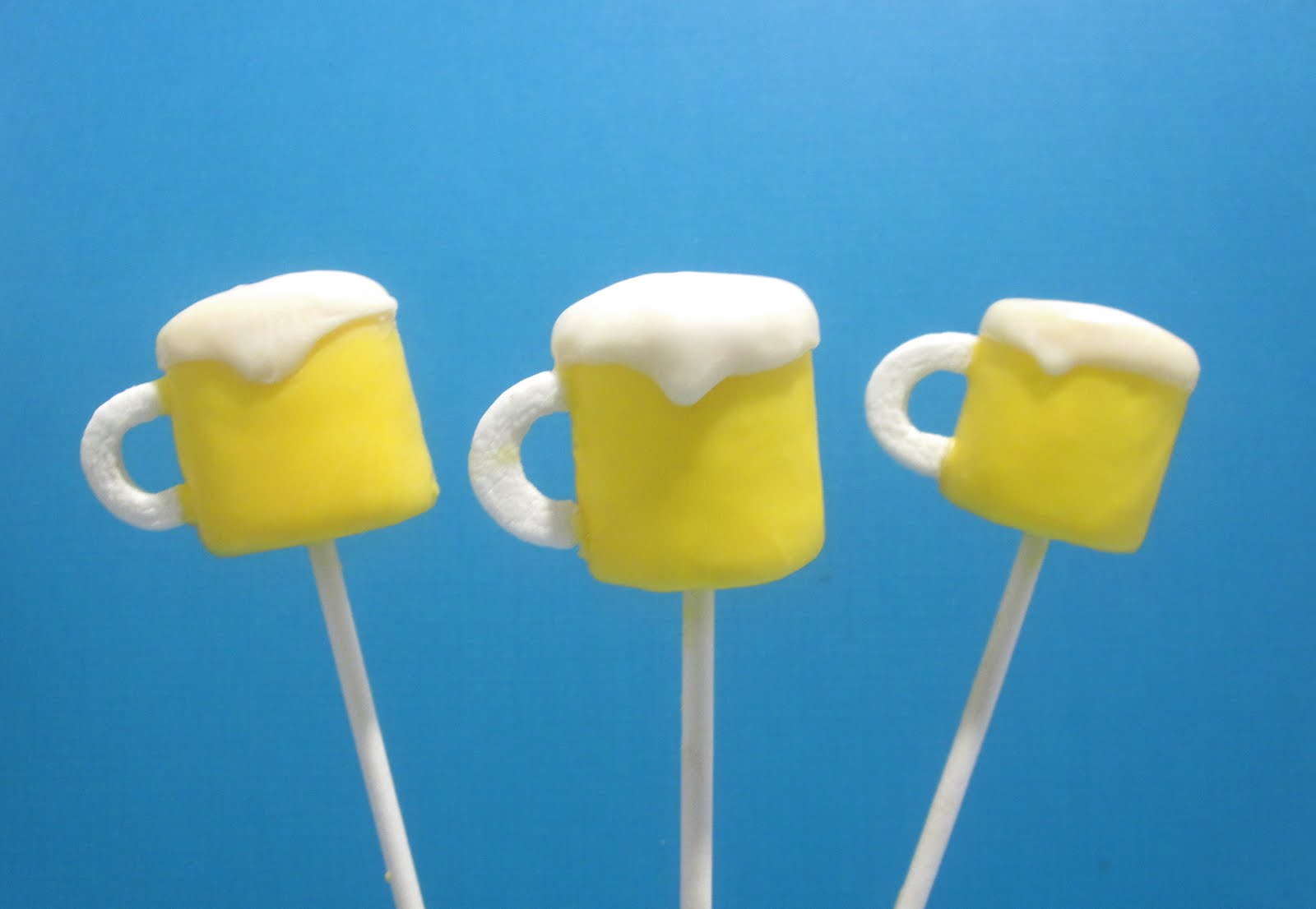 Beer Mug Marshmallow Pops - The Lindsay Ann