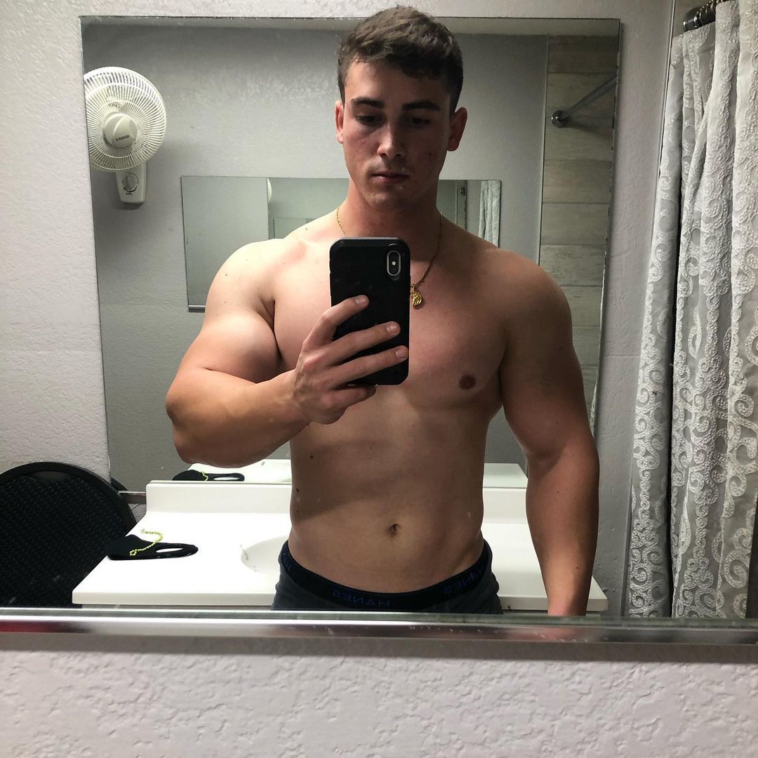 Hot Shirtless Bulky Young Guy Masculine Straight Alpha Teen Beefcake Hunk Selfie