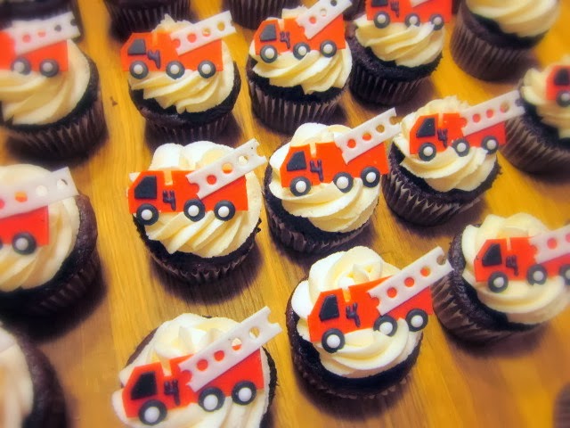 Darlin' Designs: Fire Truck cake and cupcakes