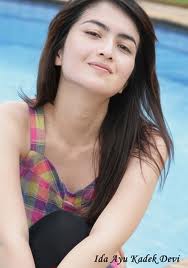 Biodata dan Foto Kadek Devi - Aulia Rachma