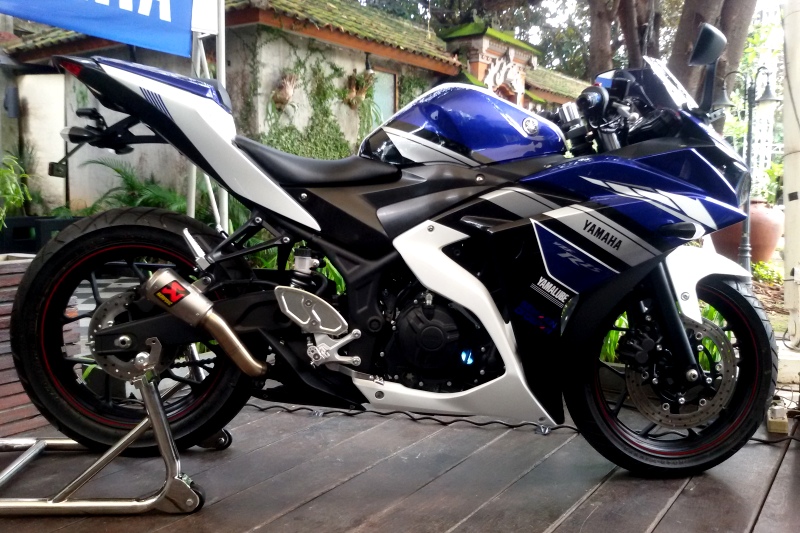 Gambar modifikasi motor yamaha r15 dan r25 striping stiker keren velg ...