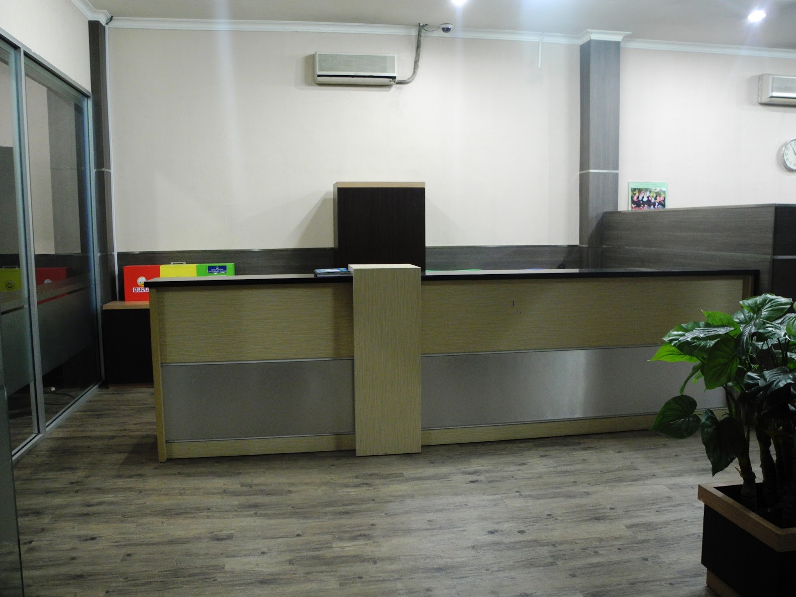 DAFFA-MEUBEL/DJULFIQAR DESIGN: Meja Reception