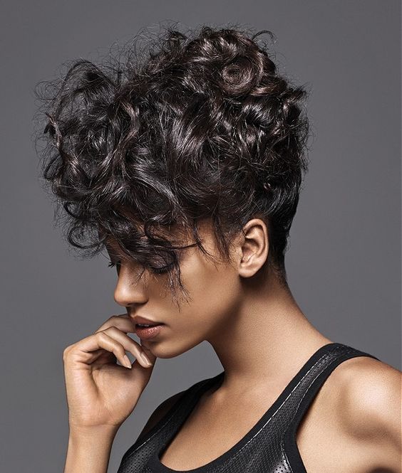 Pelo corto con rizos Verano 2020