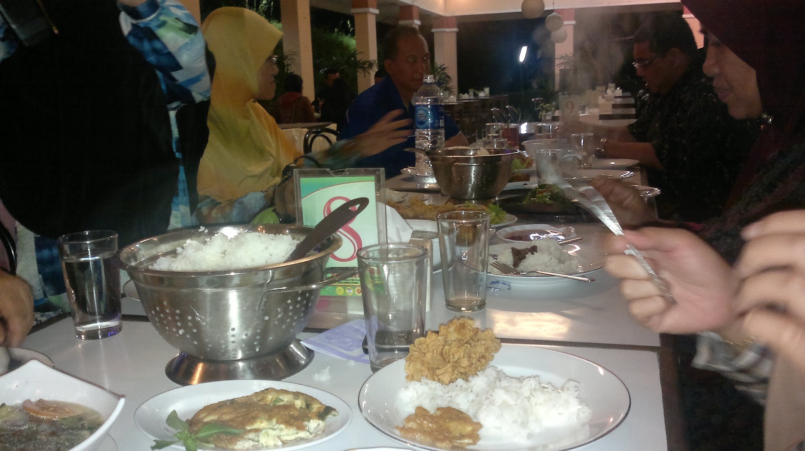 Ceq ros: Makan angin ke Jakarta, Bandung , Yogyakarta