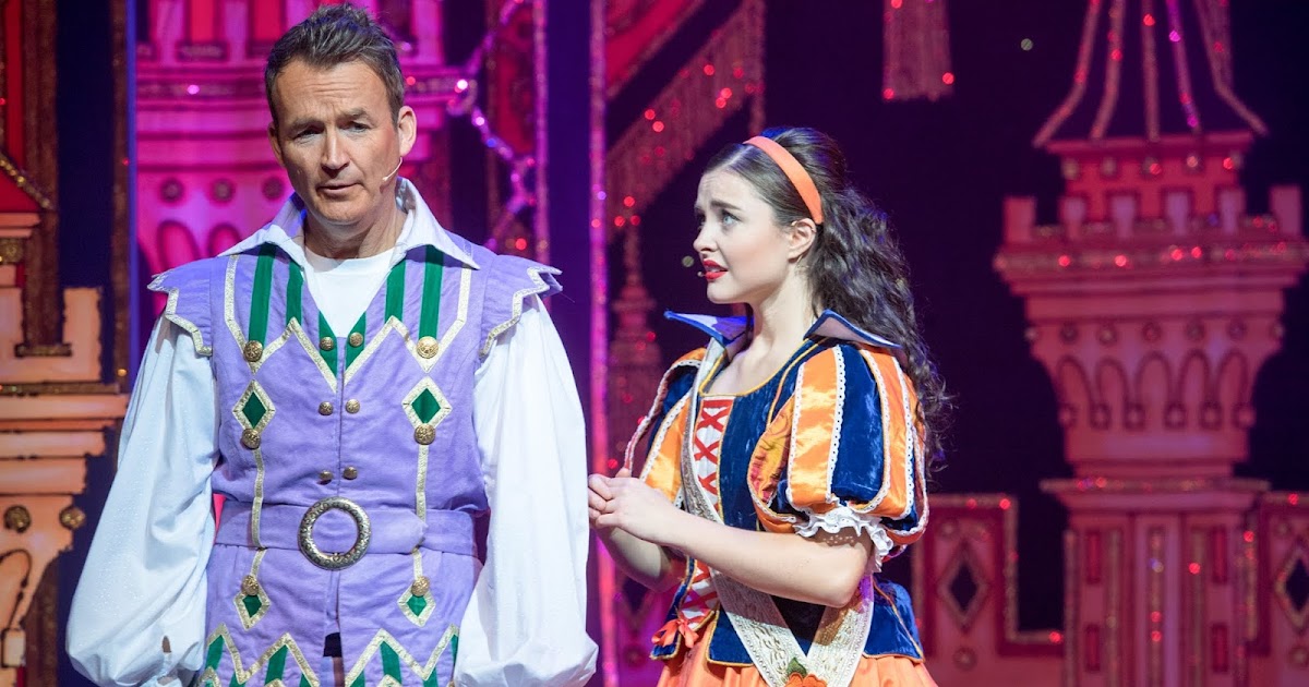 Snow White and the Seven Dwarfs (Pantomime), Richmond Theatre | Review ...