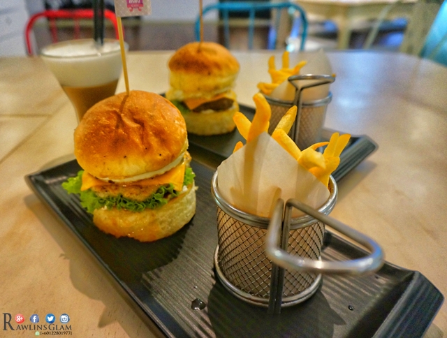 Stay Calm and Have Fries @ Mini-Mini Cafe | R A W L I N S _ G L A M