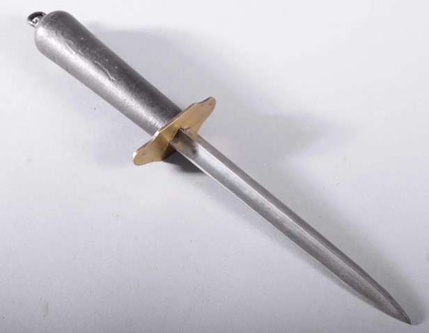 historic-marine-france: poignard de marine- les poignards