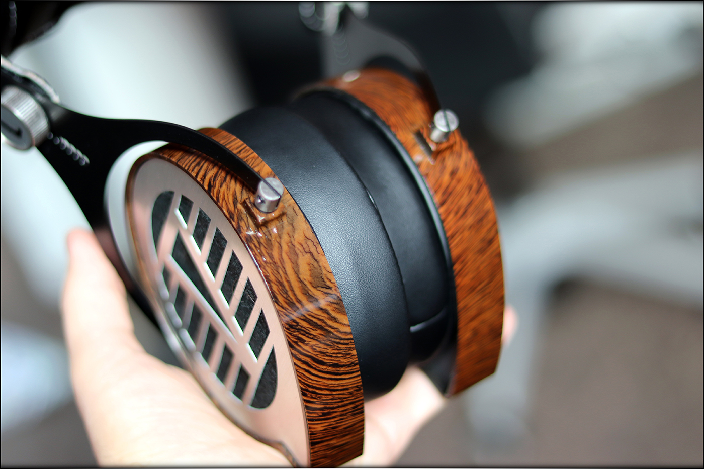 Thicc, Warm, Detail - Verum 1 (One) Planar Magnetic Headphones Review ...
