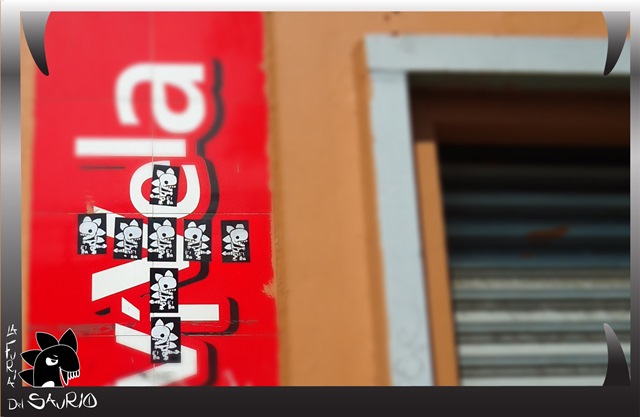 stickers en la calle