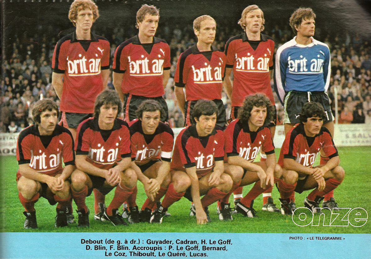 L'équipe du dimanche après-midi. EN AVANT GUINGAMP 1976-77.
