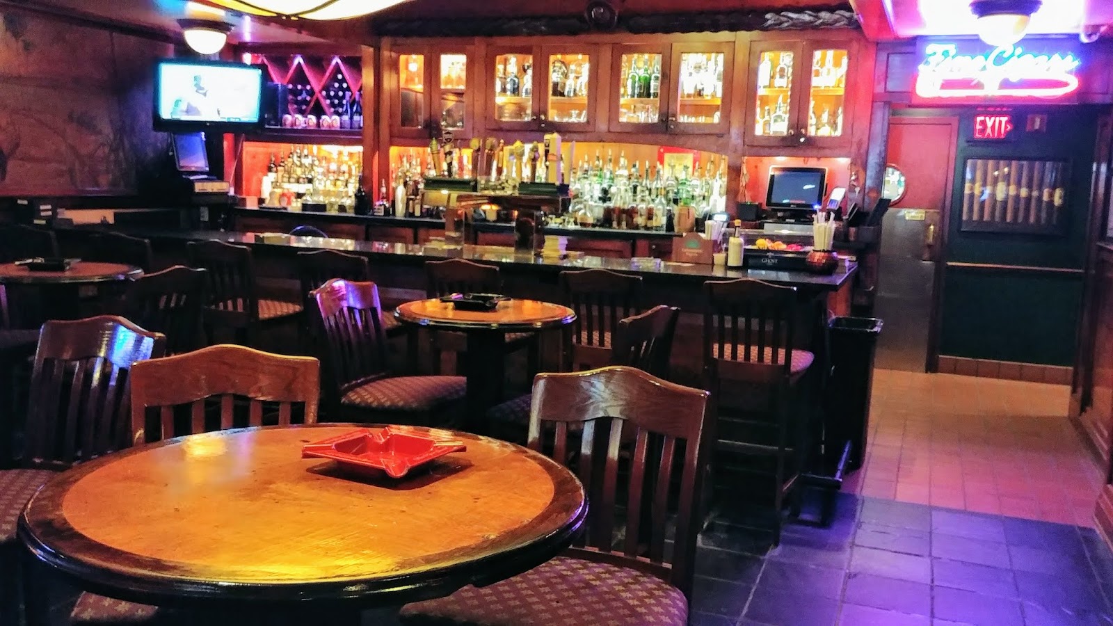 Tiny Tim's Cigar World!: Shelly's Back Room Cigar Lounge, Washington ...