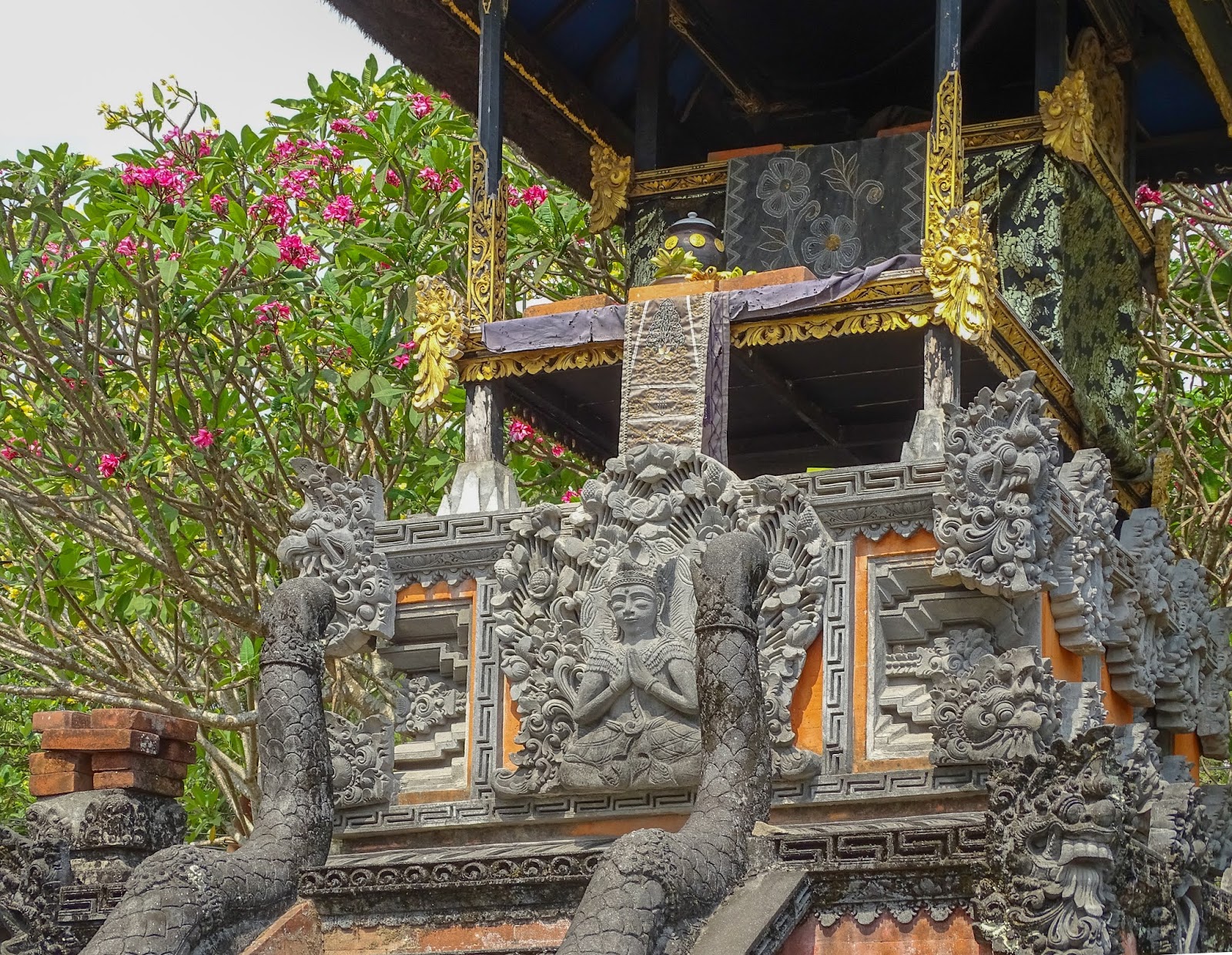 Land Roamer - Around The World: Indonesia 2 - Lombok, Bali, Java islands