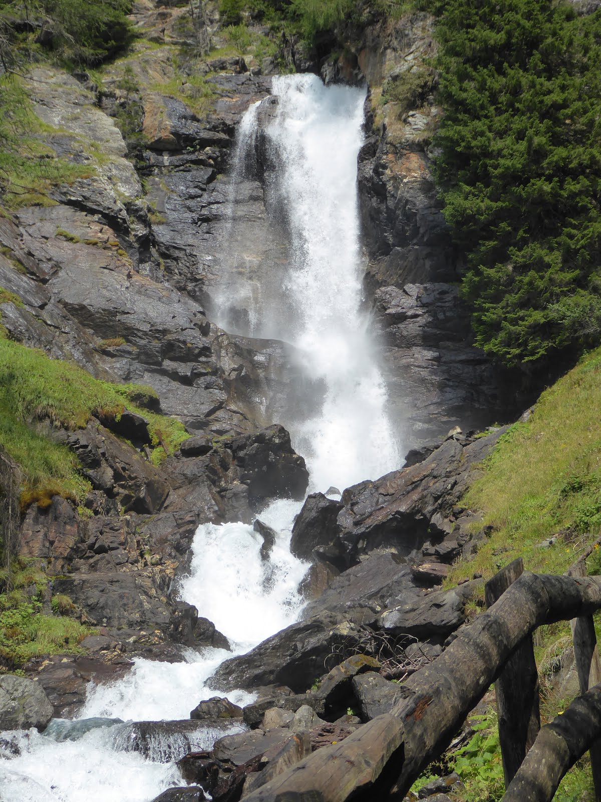 Vite in viaggio: LE CASCATE DEL SAENT E IL PONTE TIBETANO IN VAL DI RABBI