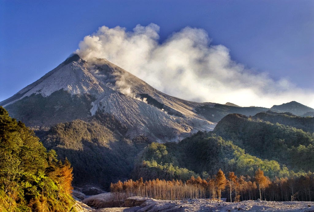 INFO GUNUNG MARAPI: DIPADATI PENDAKI SAAT MALAM TAHUN BARU ~ Info Gunung