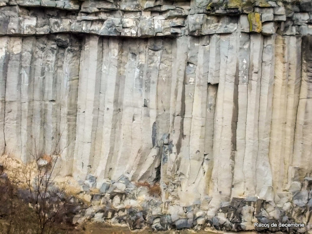 Poveştile mele: Racos, coltul cu nestemate: vulcan, coloane de bazalt ...