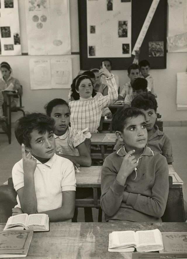 21 Amazing Vintage Photos of Israeli Students Learning After World War ...