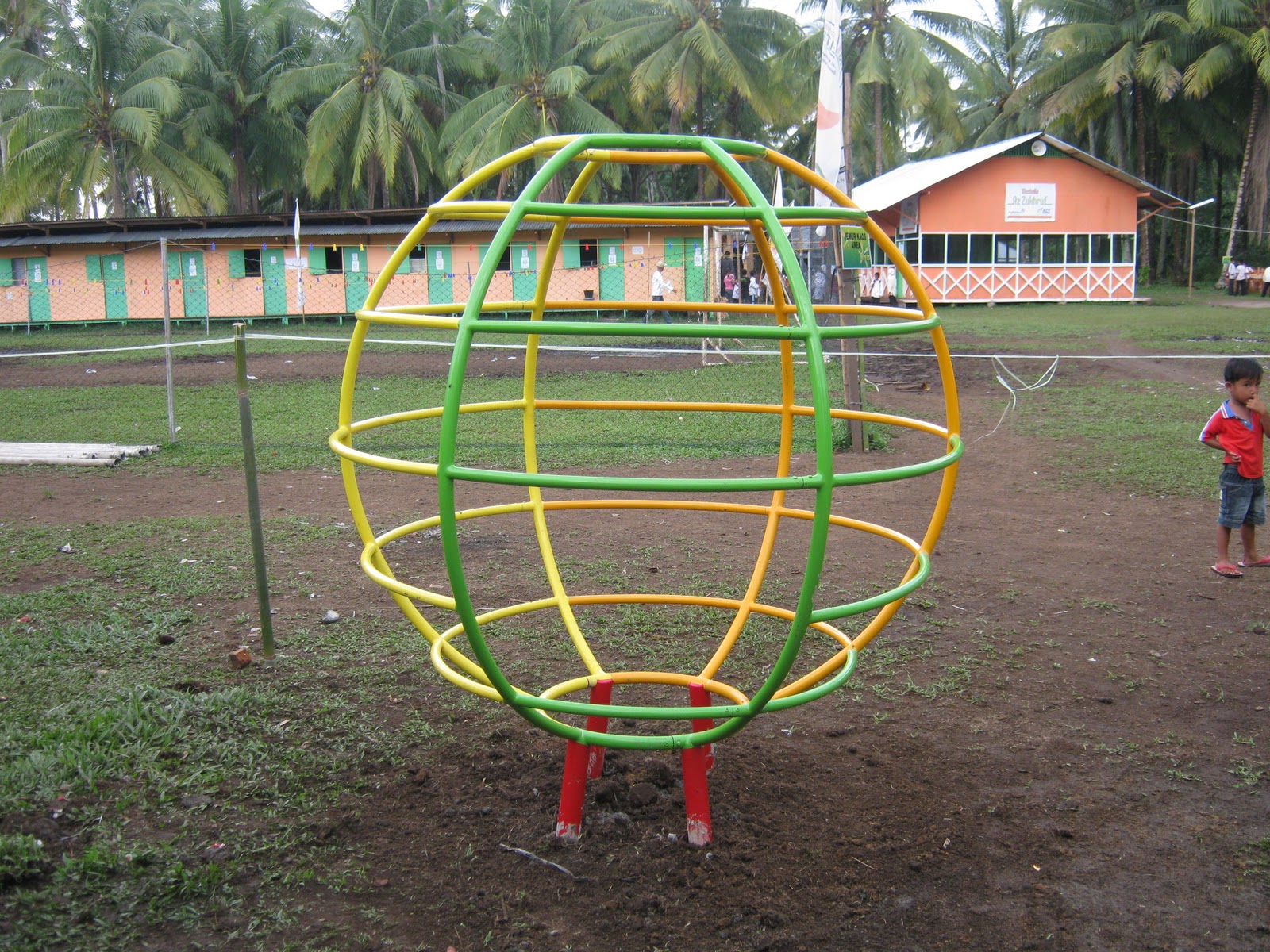 Panjatan Bola Dunia | Insan Mandiri