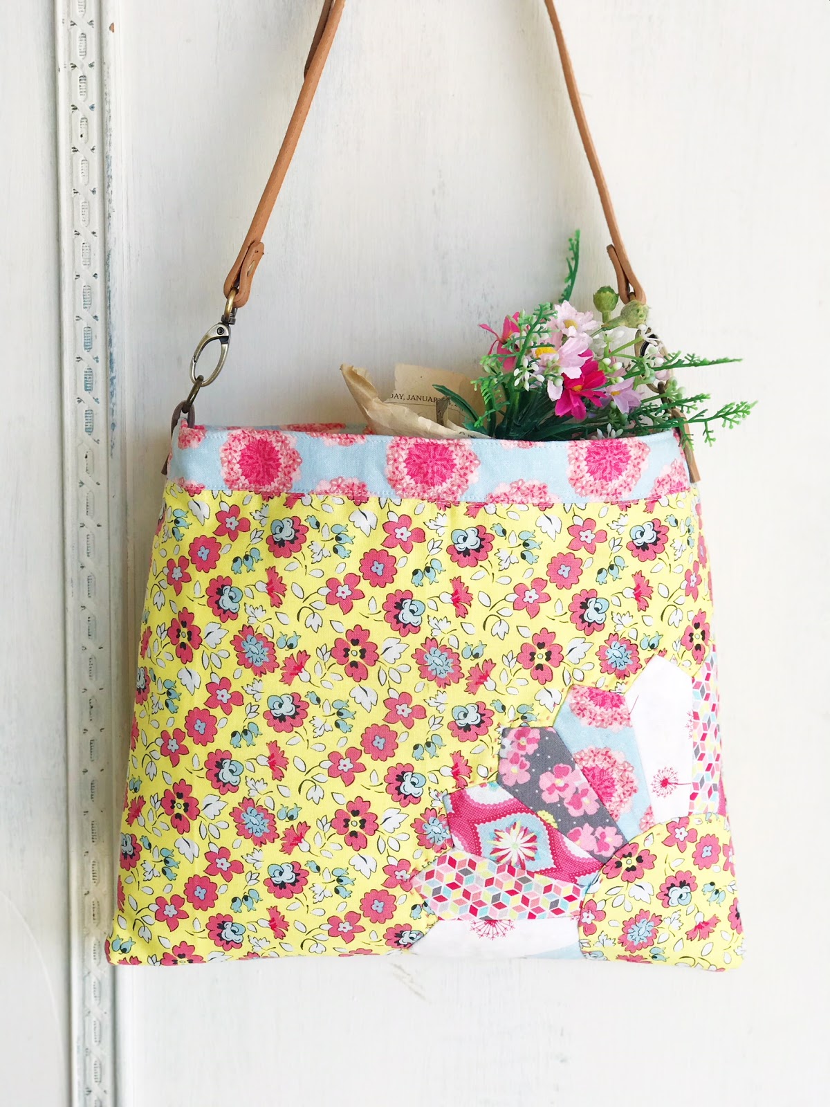 Cream Craft: Everyday Bag - Paper Daisies for Riley Blake Designs