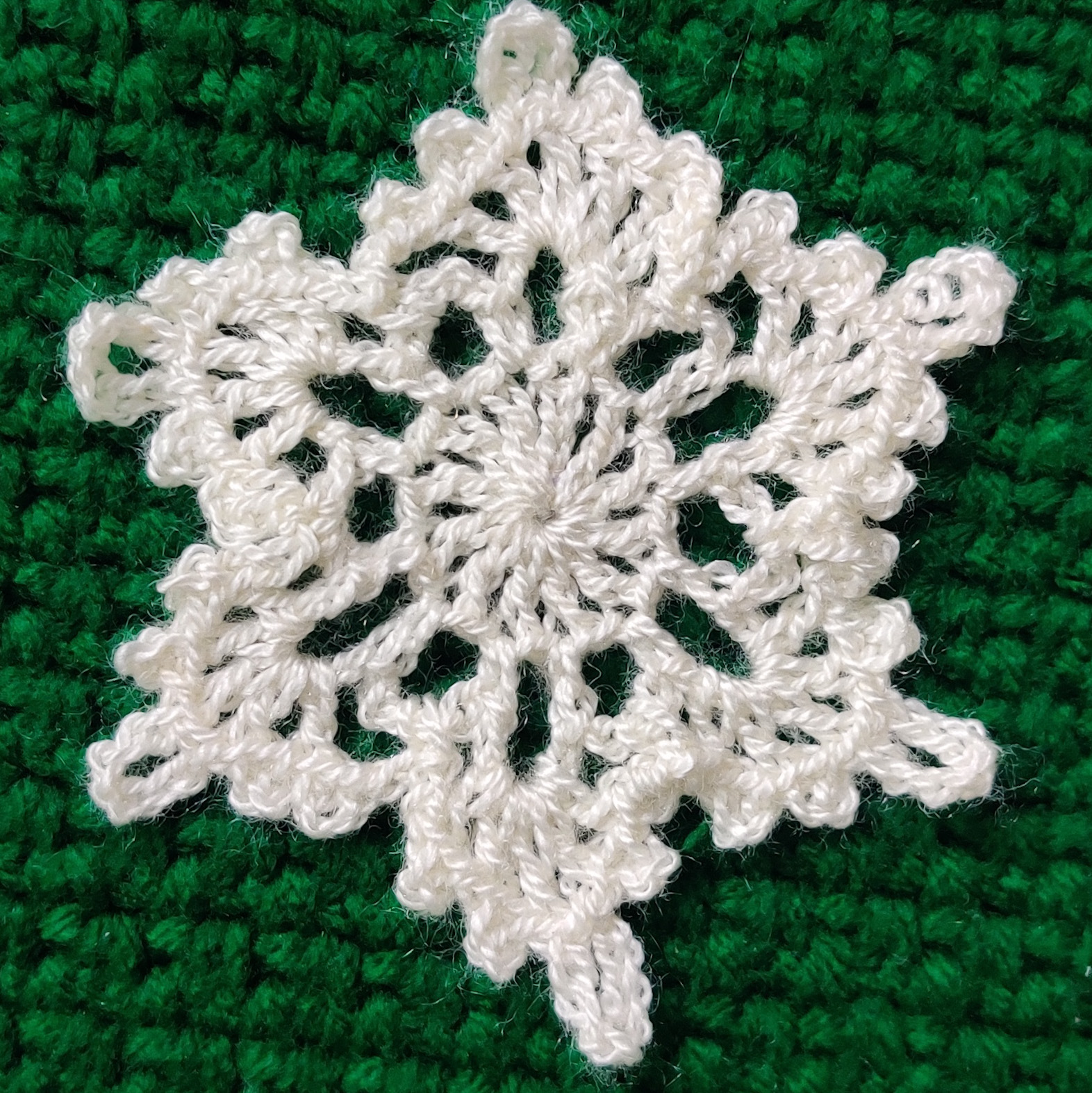 Raji's Craft Hobby: Easy Crochet Snowflake Ornament Pattern