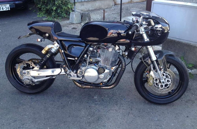 MOTONERO: Yamaha SR Cafe Racer