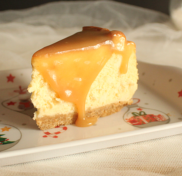 Cheesecake com calda de caramelo salgado Coisas simples são a receita ...