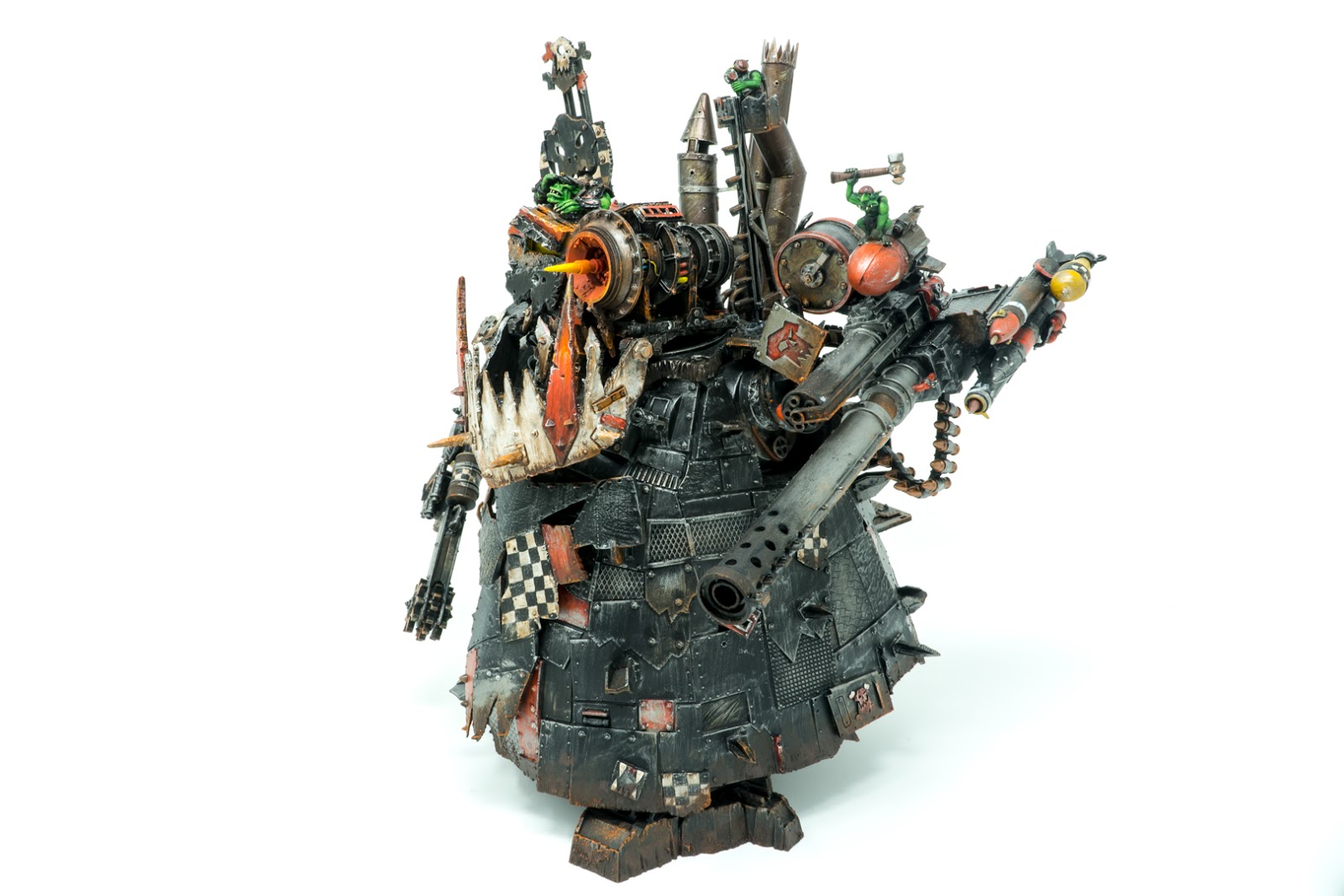 Showcase: Ork Goff Stompa by Silvernome - Tale of Painters