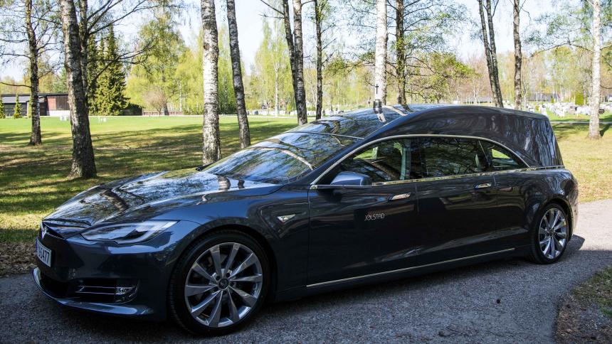 El primer carros fúnebres eléctrico