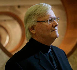 Architecture knowledge: Architect Adrian Smith