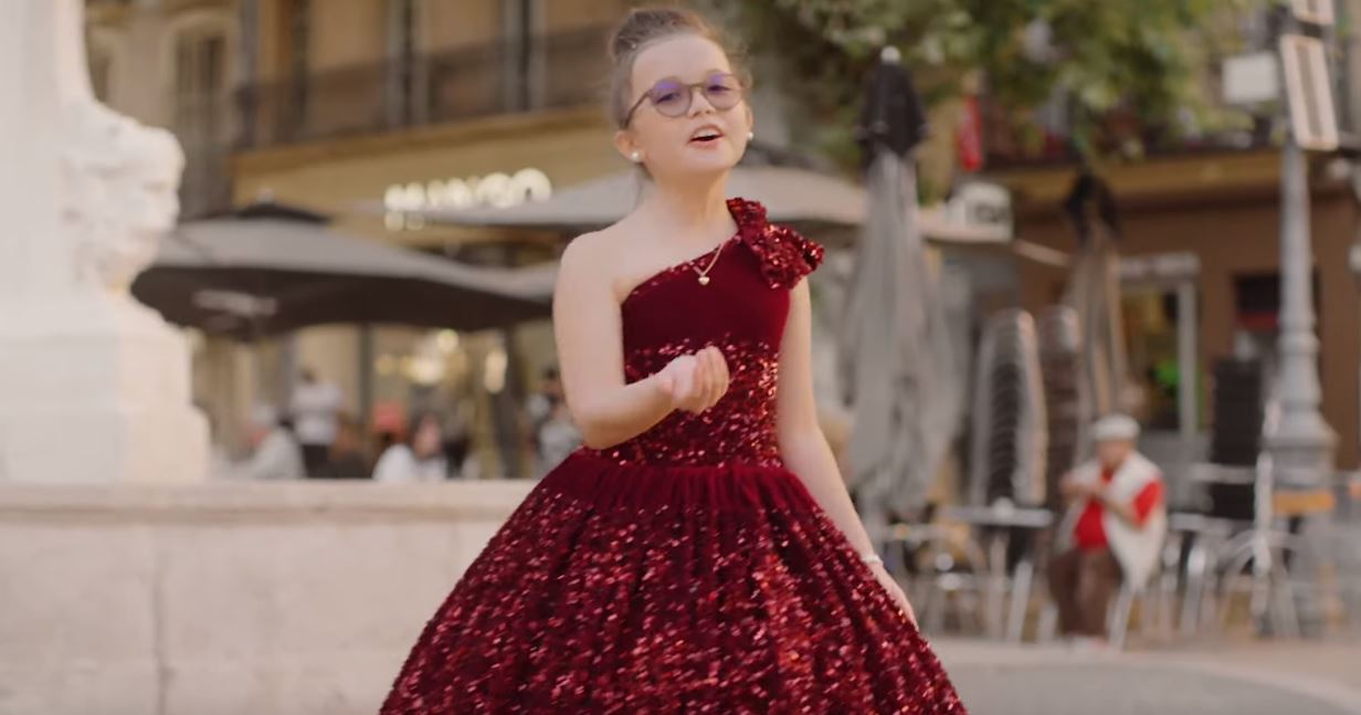 "C'est plus facile avec vous" : Emma (The Voice Kids) sort son premier ...