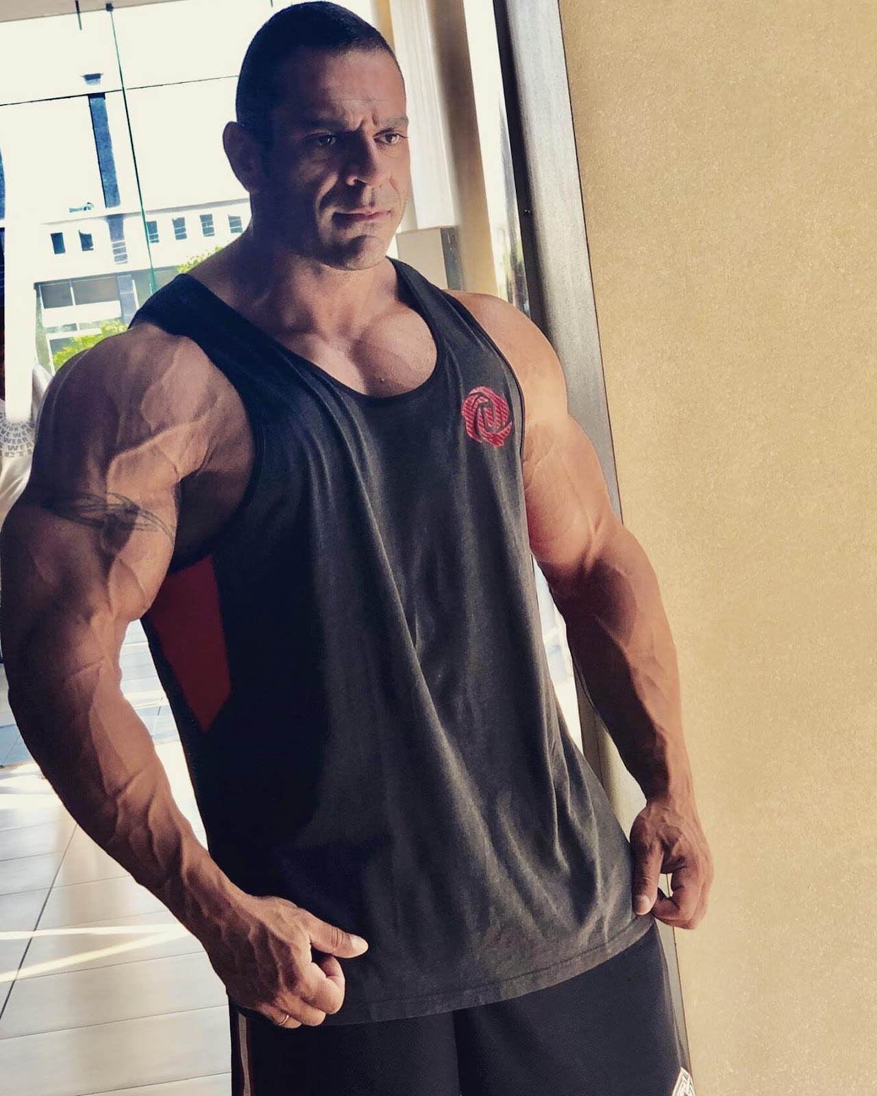 Muscle Lover: Greek Super-Heavyweight bodybuilder Kostas Agallopoulos