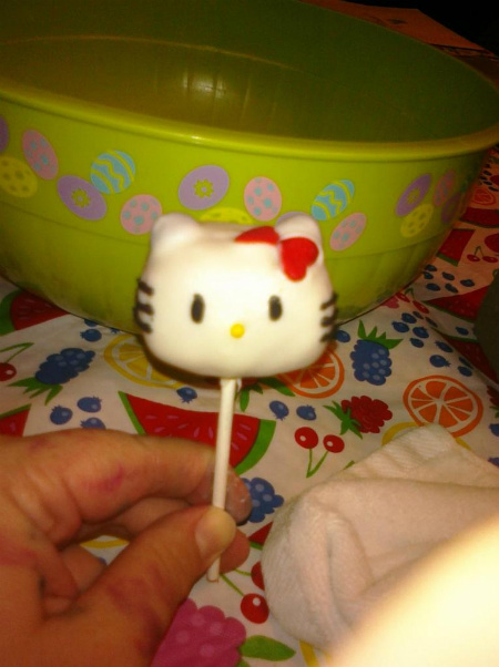 Honey B's Sweet Indulgence...: HELLO KITTY POPS