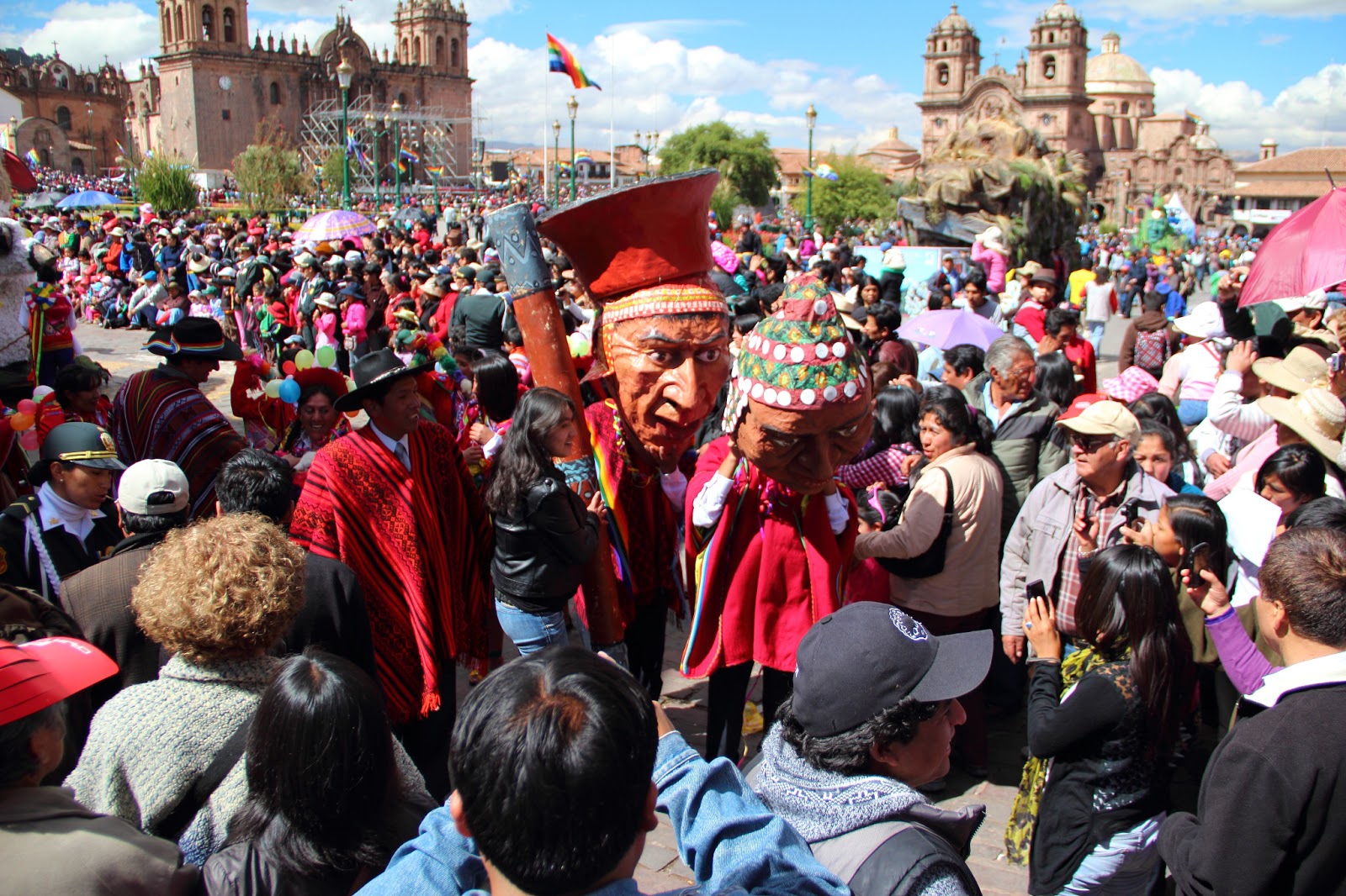 CUSCO EN IMAGENES: DESFILE DE ALEGORÍAS ESABAC - 2013