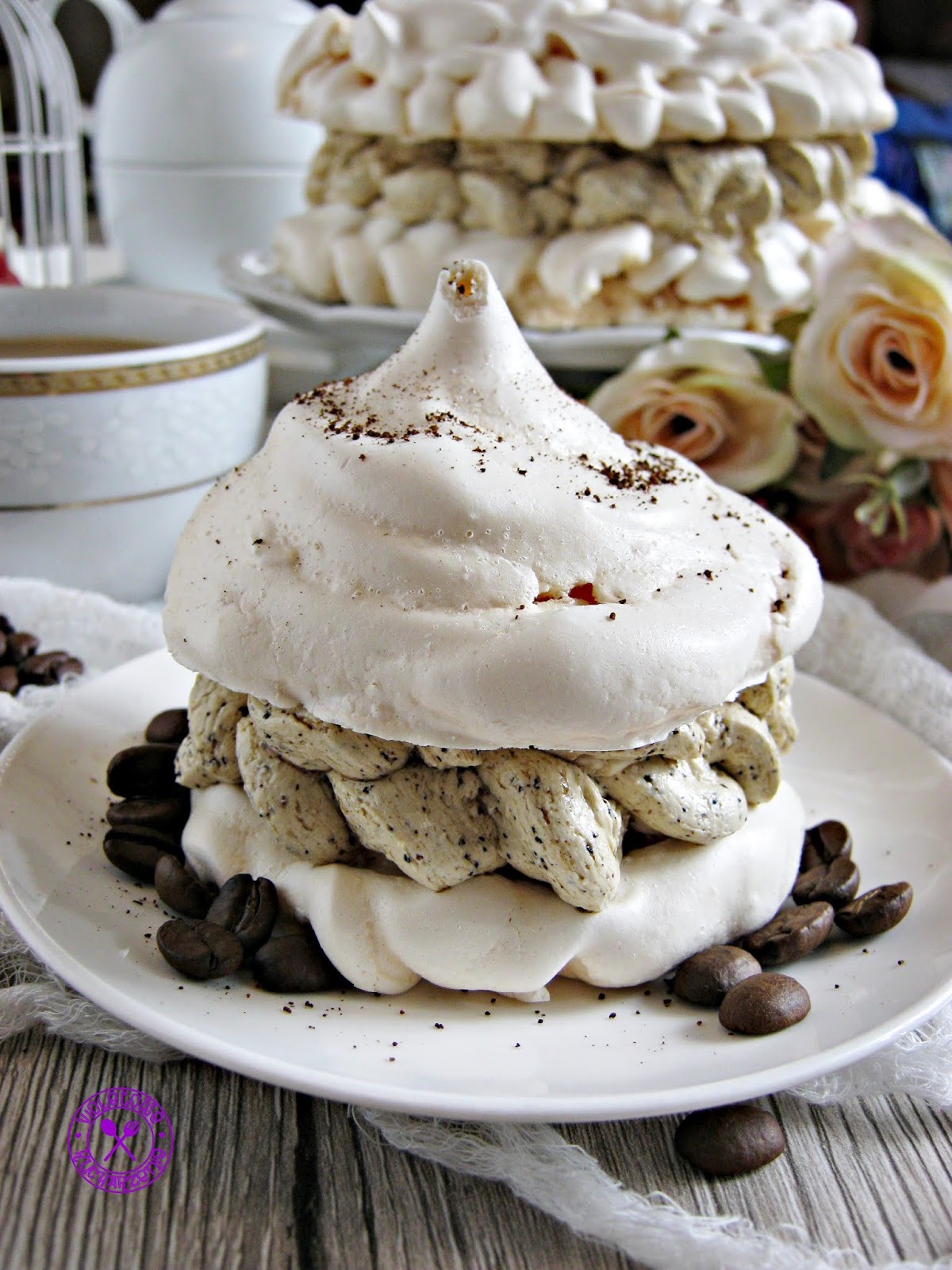 VioletoweKucharzenie: Bezy z kremem kawowym