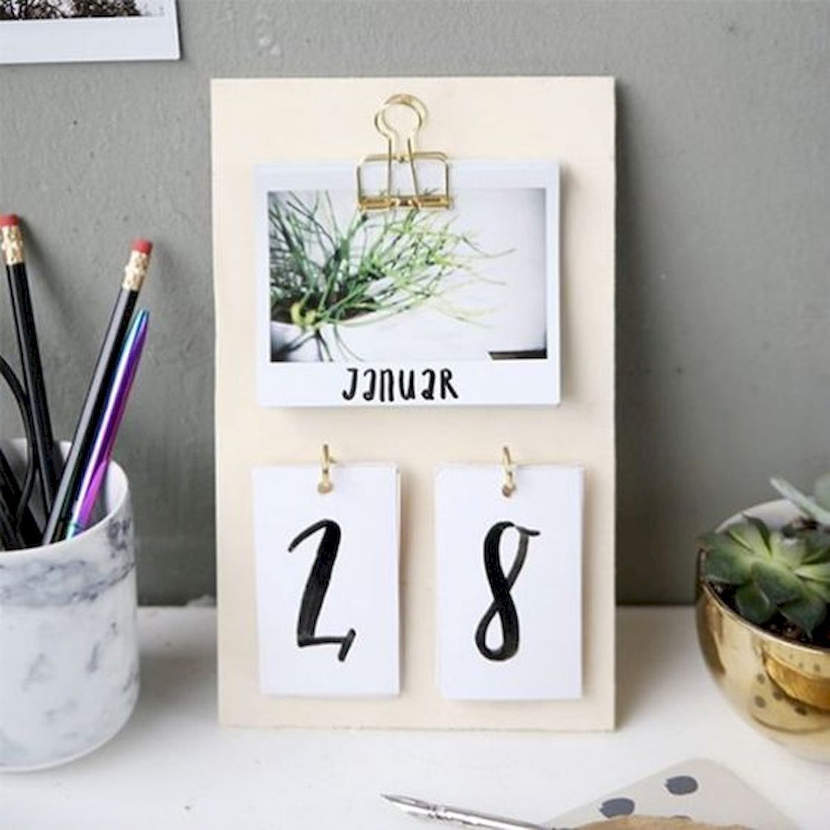 42 Creative DIY Wood Calendar Ideas On A Budget | ARA HOME