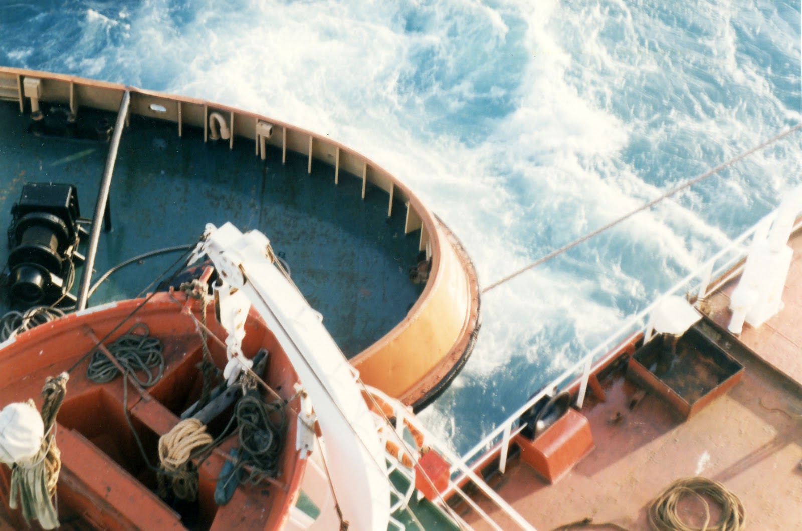 'ZIEN EN WETEN': SUNETTA M.S. AGROUND AT MOMBASA. ( DEEL 5/1)