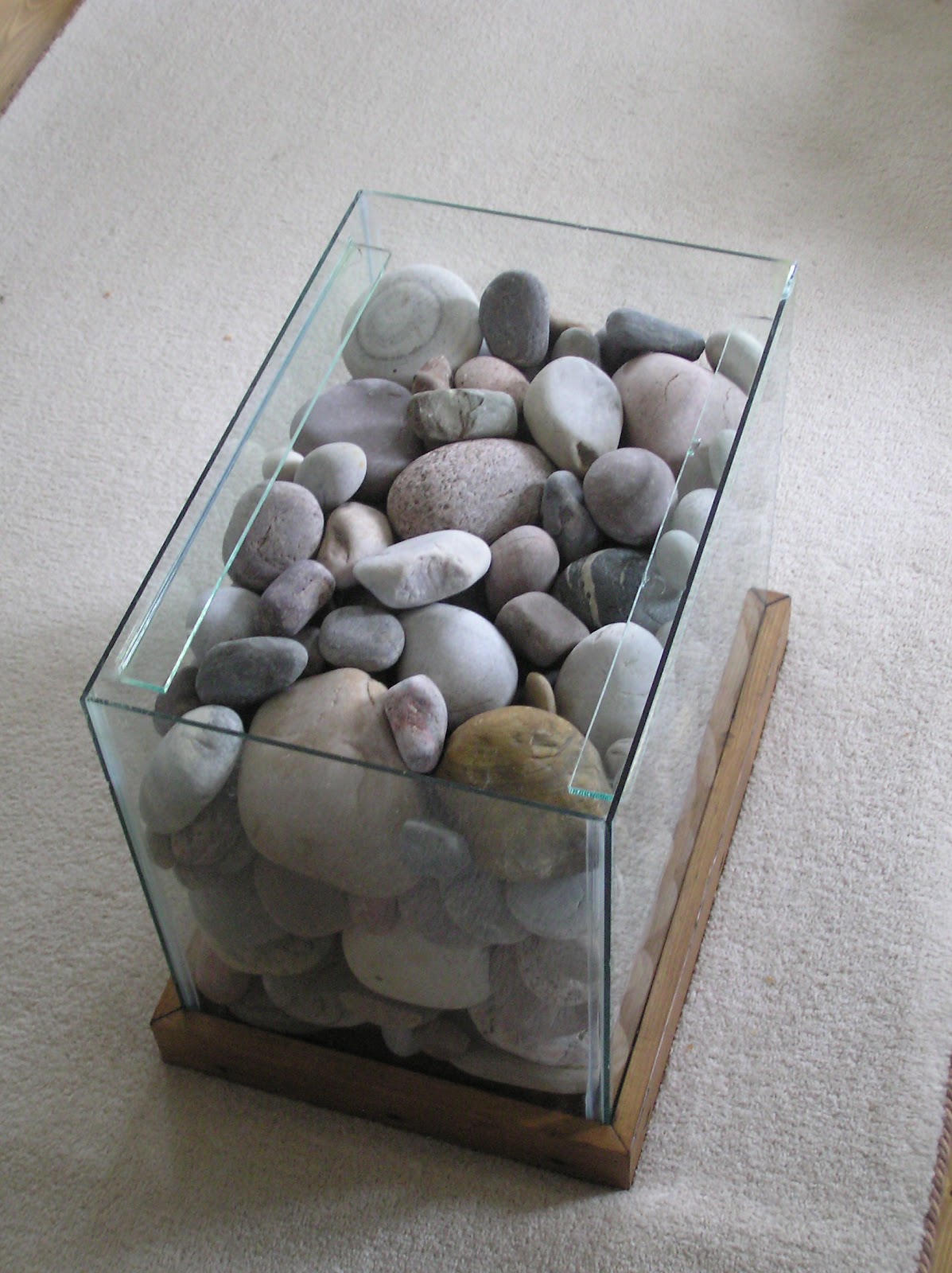 Coach House Crafting on a budget: Beach pebble table re-do