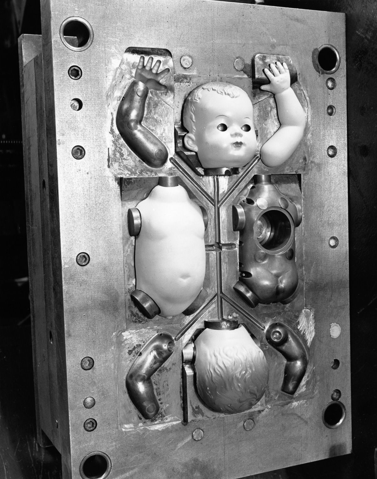 These 26 Vintage Photographs From Inside Old Doll Factories Will Make ...