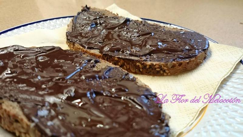 La Flor del Melocotón: Pan con chocolate y aceite